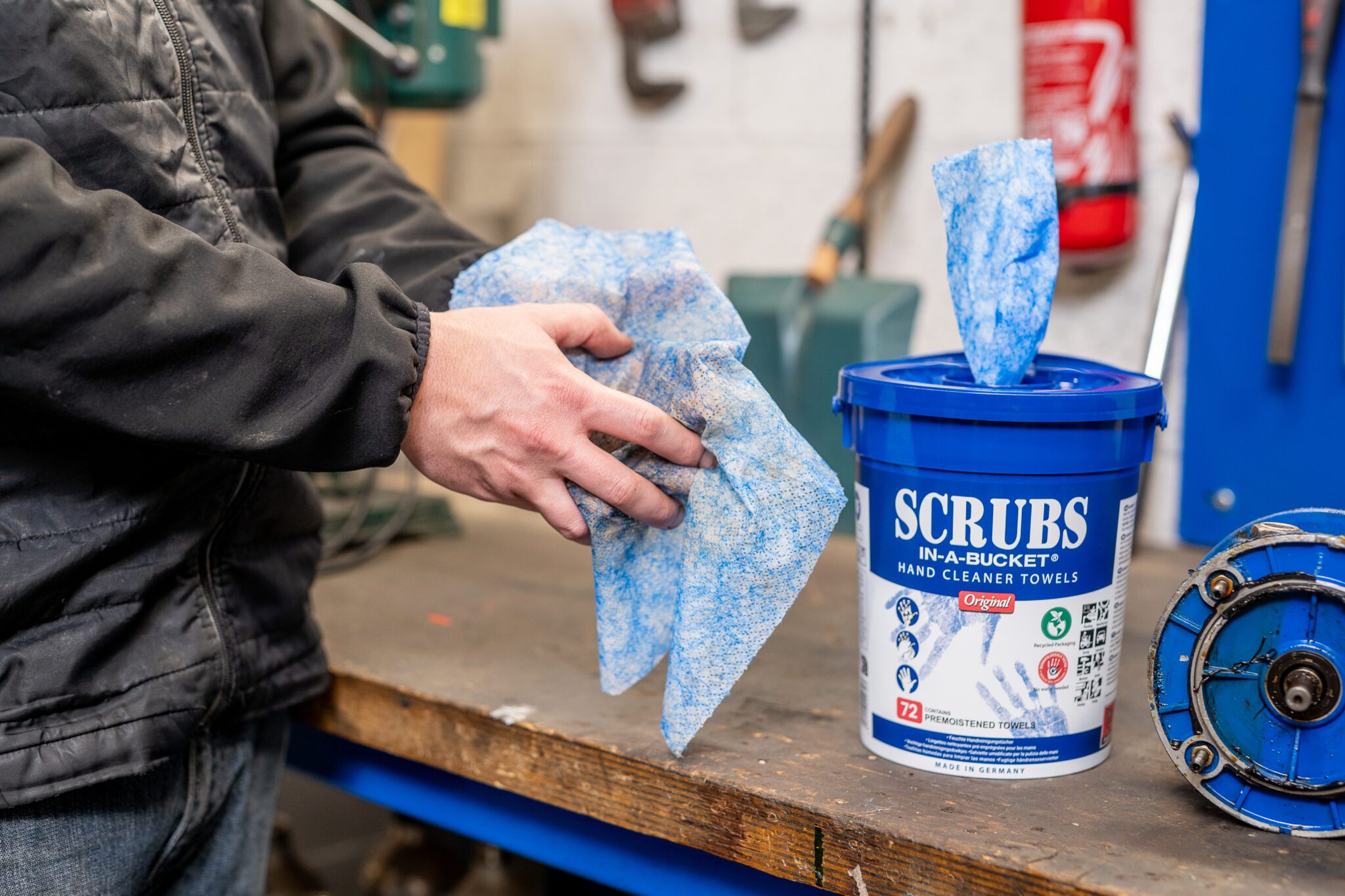 Discover Scrubs In-a-bucket - ITW Industrial Solutions